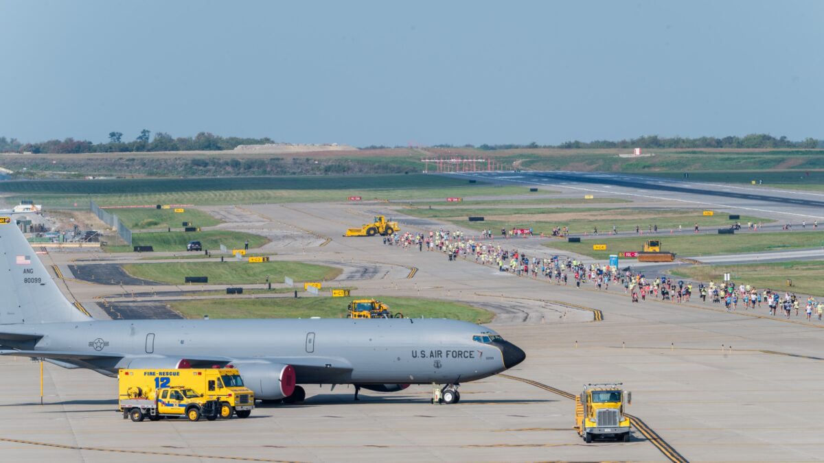 Photos of the Week: Runners Take the Runway - Blue Sky News